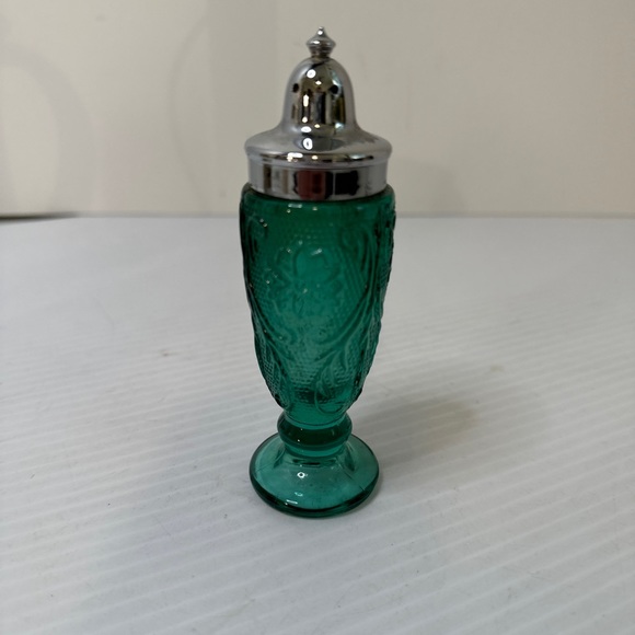 Kitchen | Tiara Indiana Sandwich Glass Footed Shaker Spruce Green ...